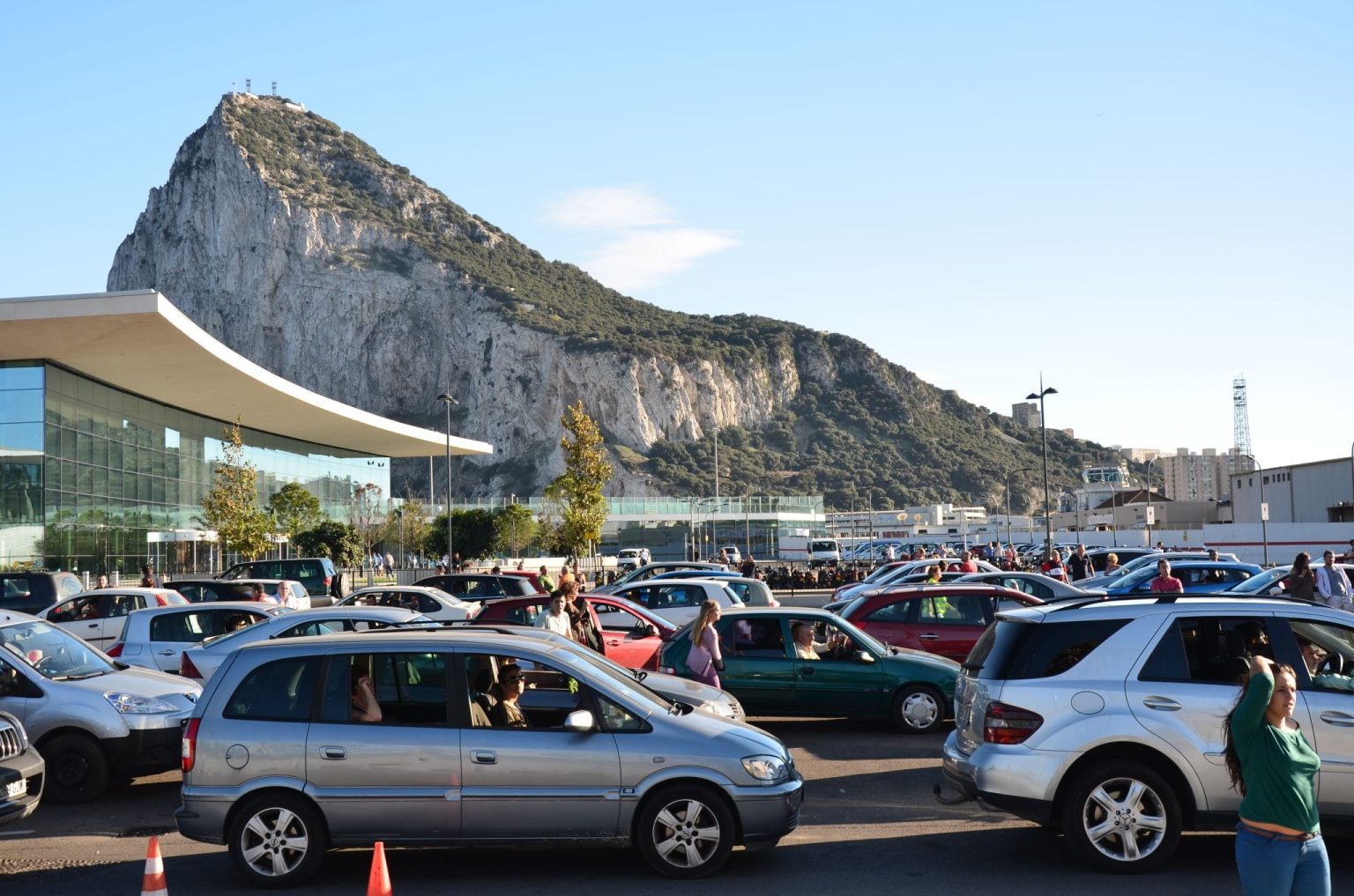 Huge increase in hits on Gibraltar frontier queue website - Olive Press News Spain