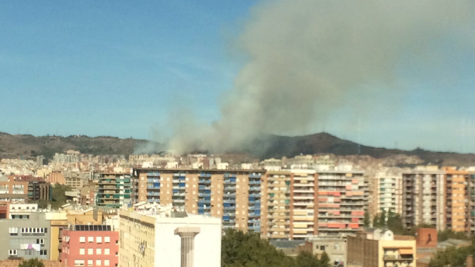 BREAKING: Fire erupts near Barcelona city centre - Olive Press News Spain