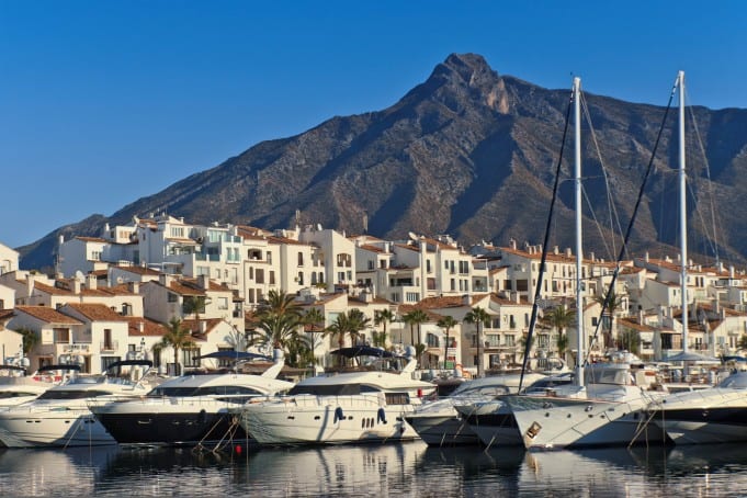 Police plead with people in Puerto Banus to stop buying fake goods