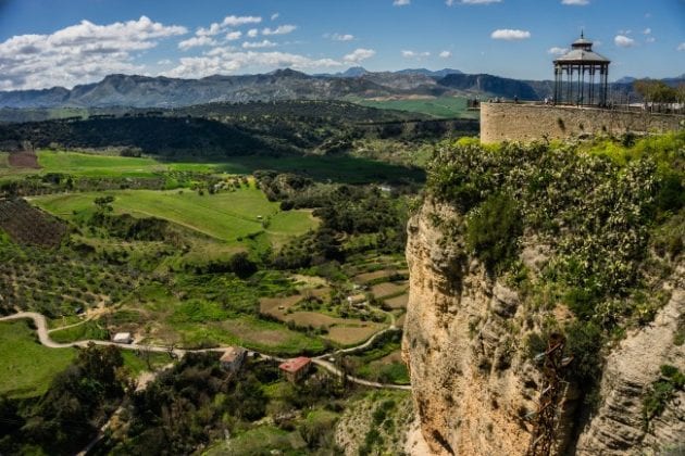 As I walked out one Midsummer: The beauty of hiking trails in Ronda ...