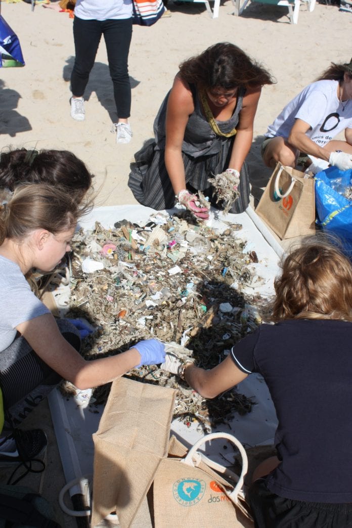 Mallorca volunteers tackle Can Pere Antoni beach pollution at Dos Manos ...