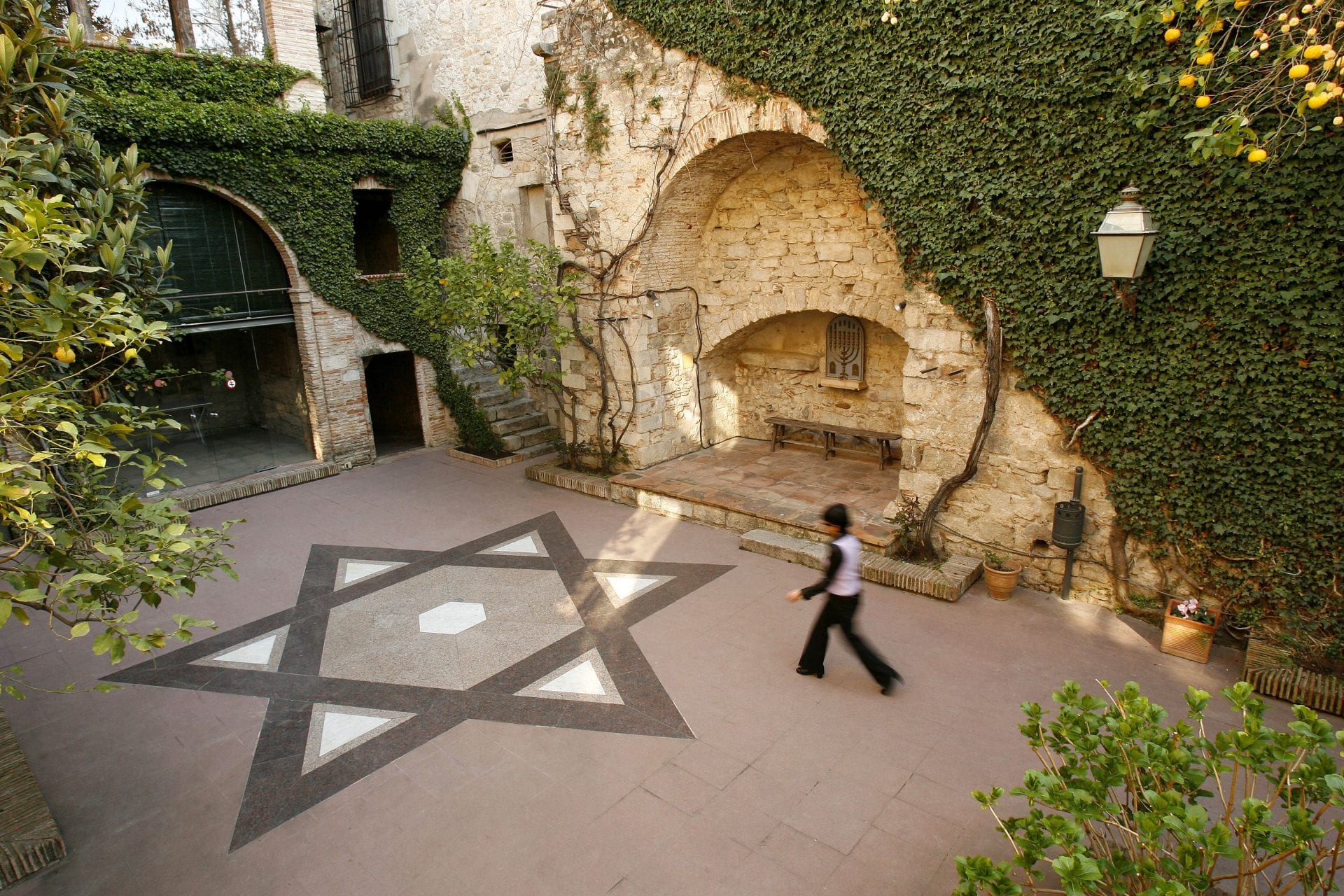 More than 127,000 Sephardi Jews outside Spain apply for Spanish ...