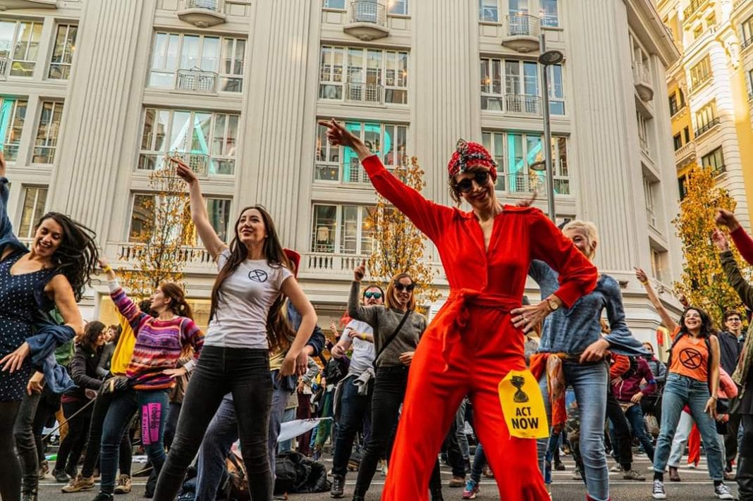 Inside the British-organised Extinction Rebellion protest outside ...