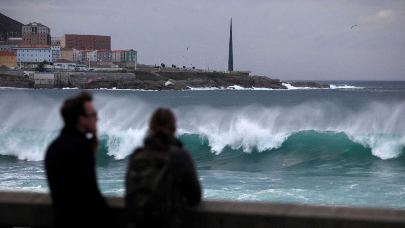 Waves 8m high predicted off Costa Blanca as storm Gloria batters ...