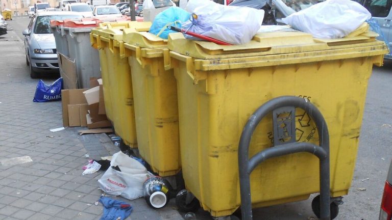 Thousands of kilos of rubbish removed from hoarder's home on Spain's ...