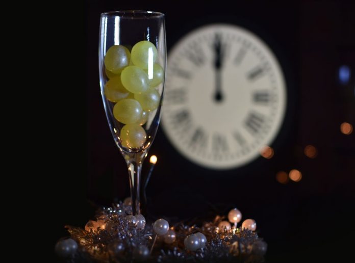 Why do locals in Spain eat 12 grapes to ring in the New Year? - Olive ...