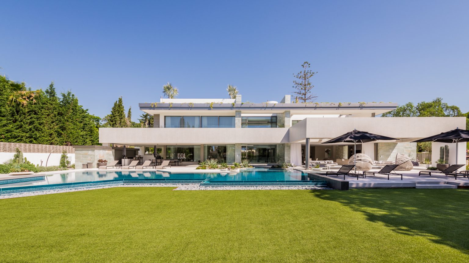 Take a look inside this James Bond-worthy Marbella house with two pools ...