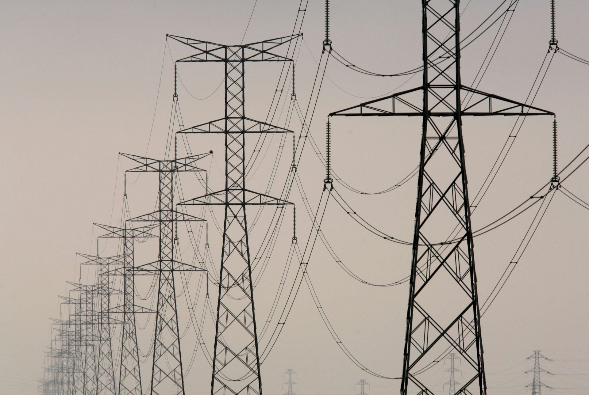 Power starts to return to parts of Spain as national grid claims ...