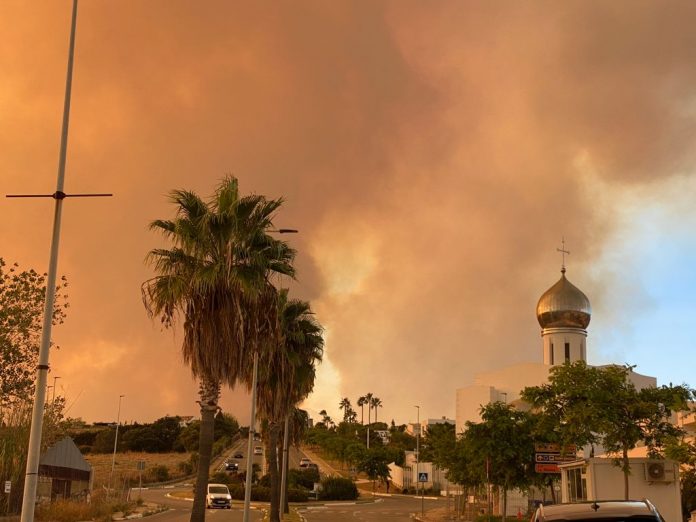 Helicopter battling wildfire on Spain's Costa del Sol almost comes a ...