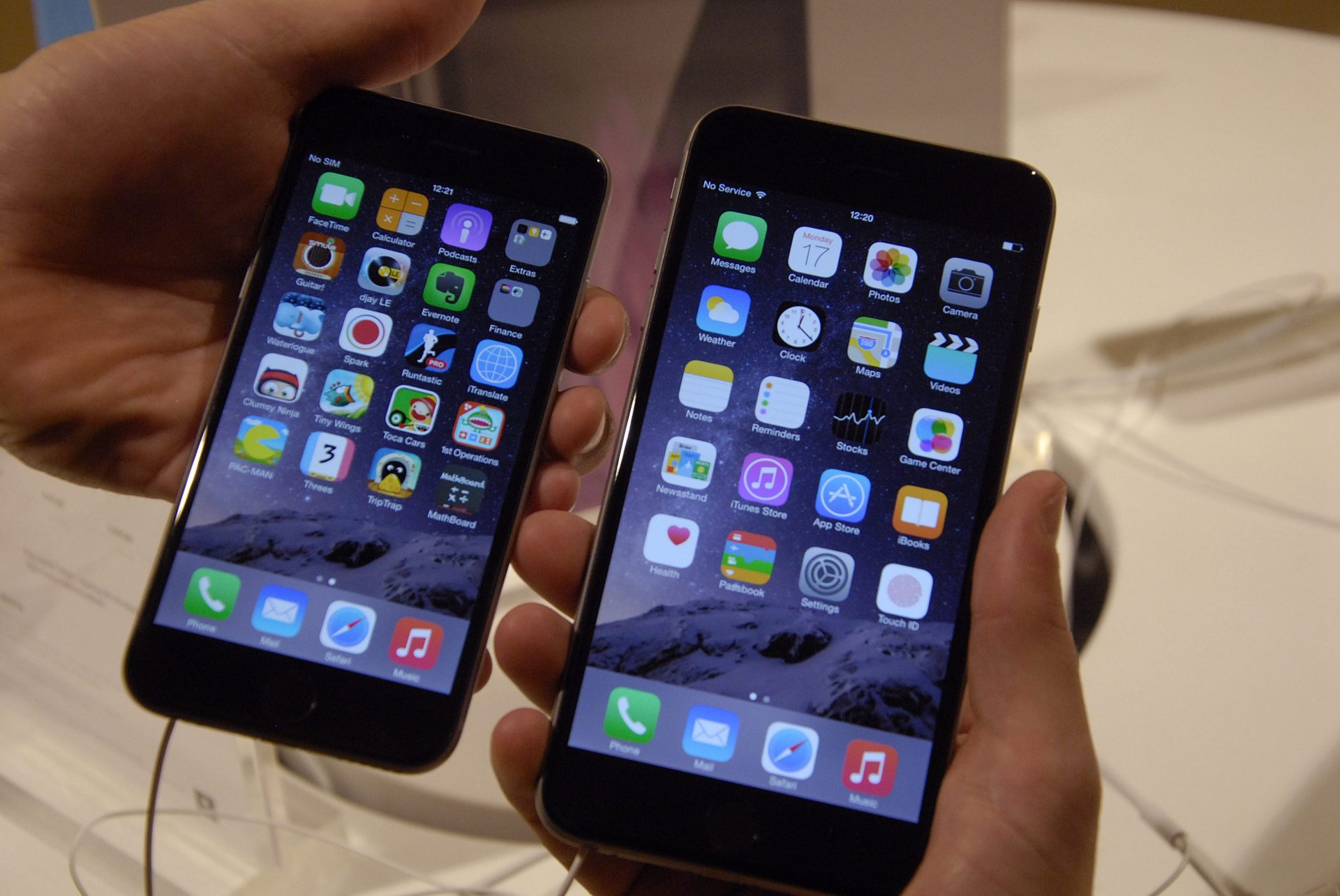 EU to force replaceable batteries in phones and tablets from 2027