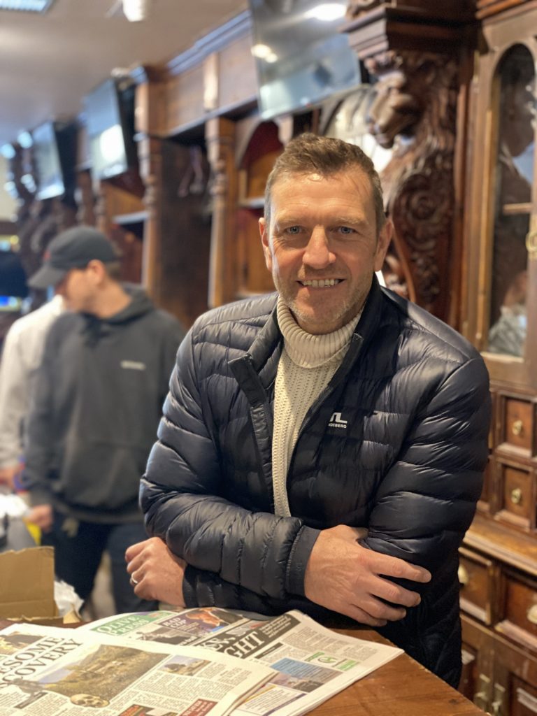 Manchester United and Leeds star Lee Sharpe launches sports bar on ...