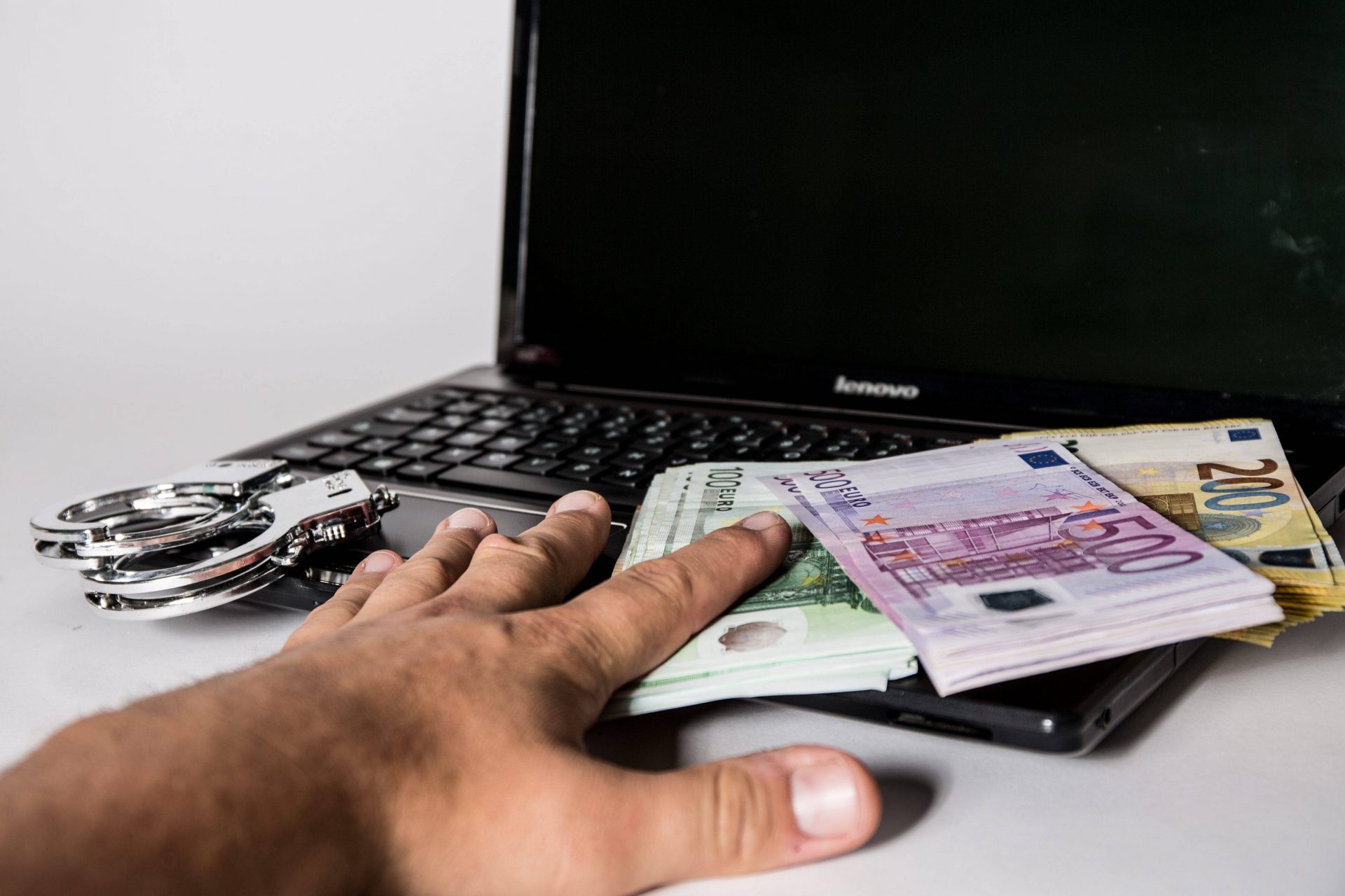 Online scams and robberies fuel big rise in Spain's crime rate after ...