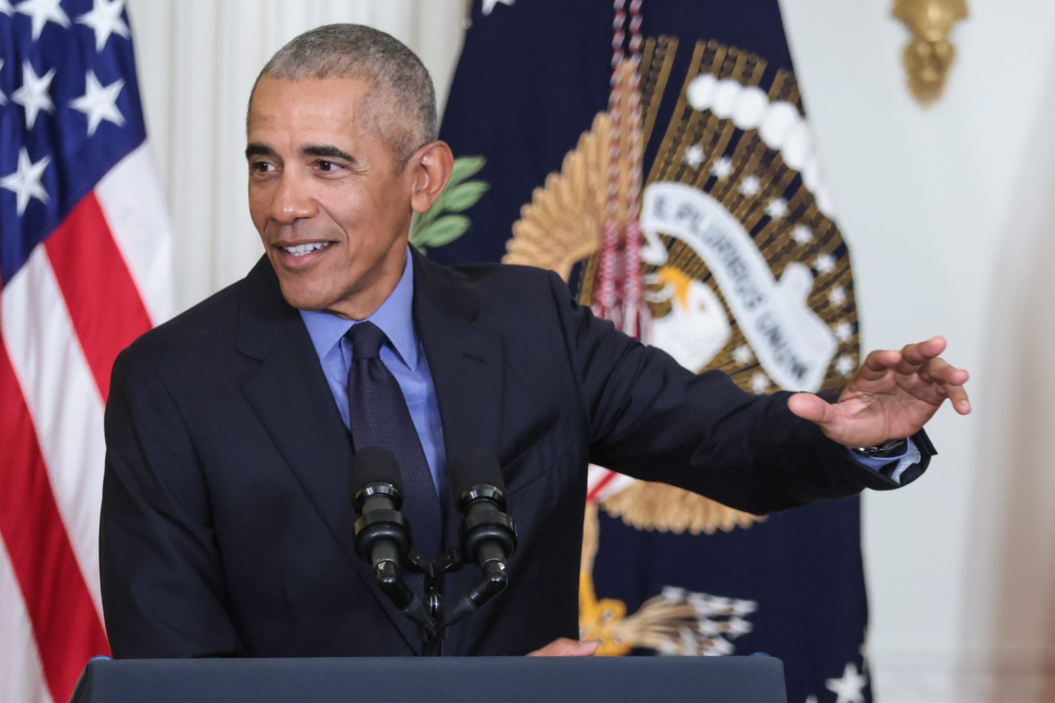 ROCKING IN: Former President Barack Obama heads for Spanish hotel where ...