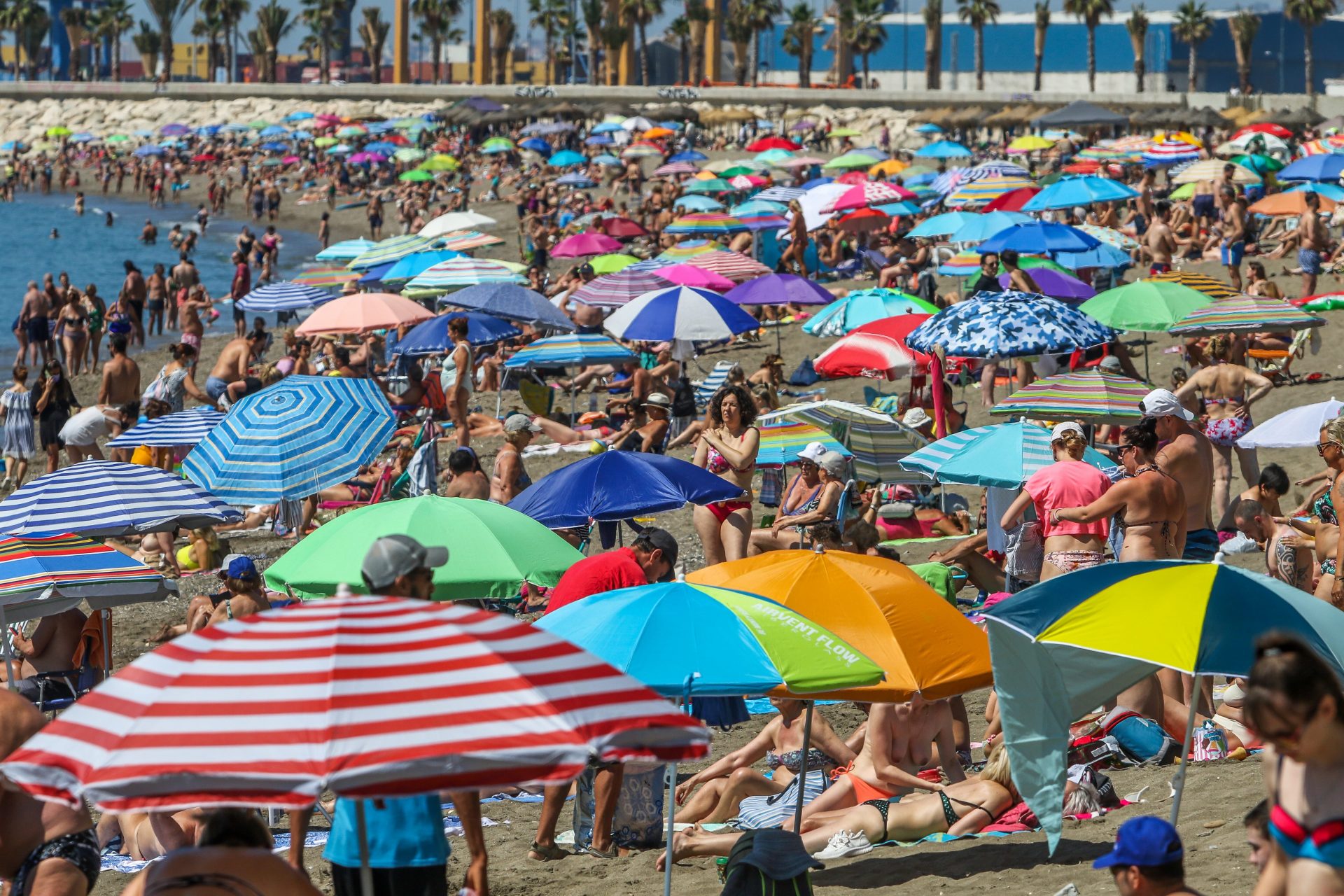 Sun-seekers crowd Malaga beaches on first Sunday of summer in Spain ...