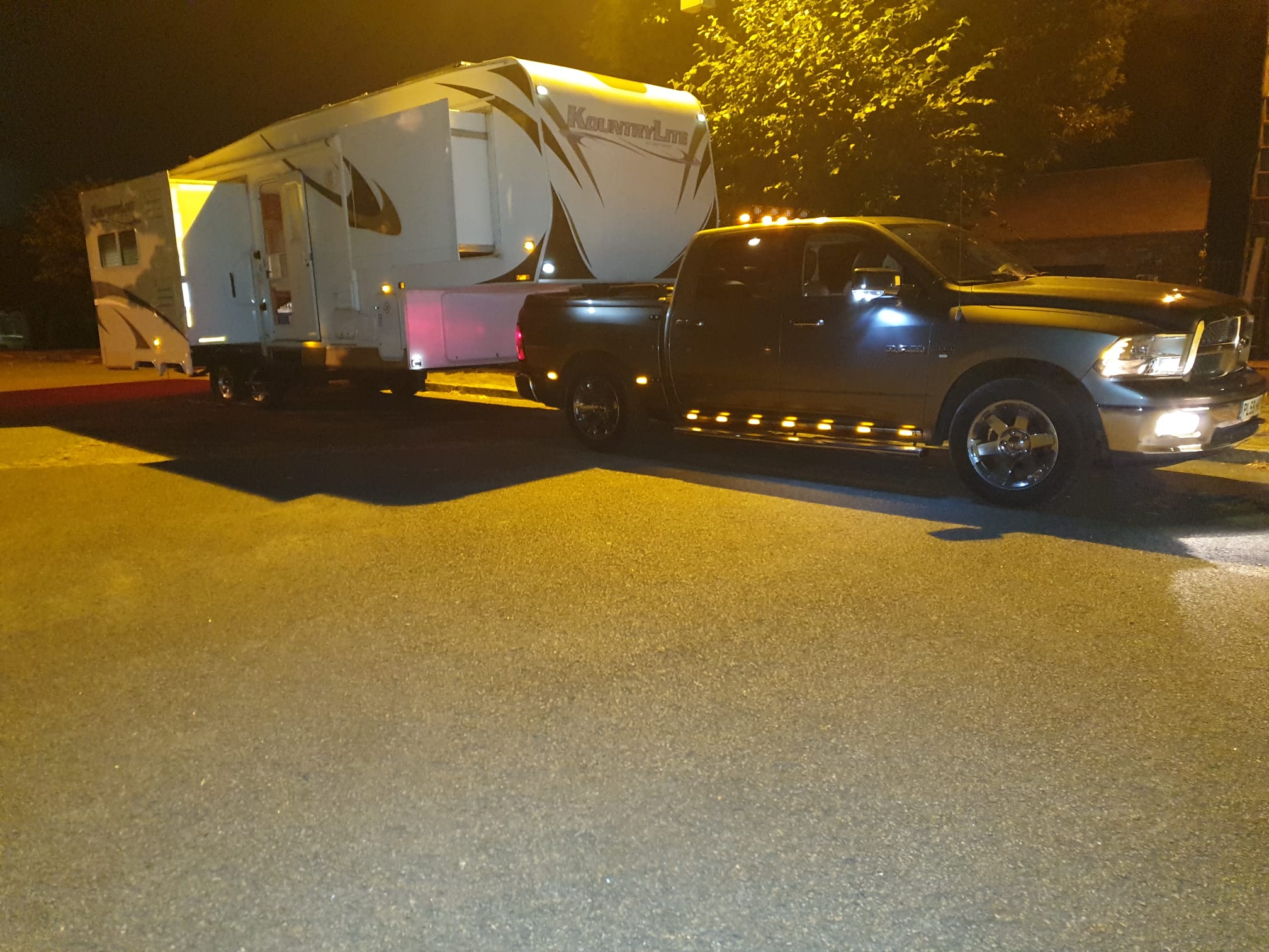 FOR SALE - Luxury 11 MTR American Camper Trailer - Olive Press News Spain