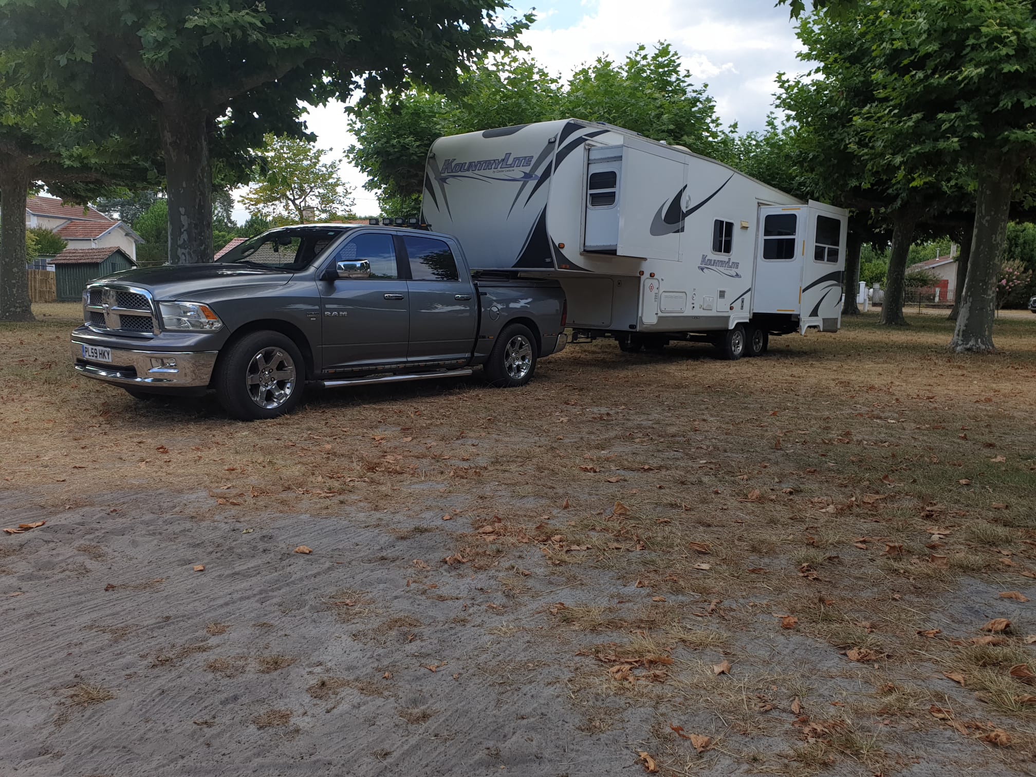 FOR SALE - Luxury 11 MTR American Camper Trailer - Olive Press News Spain