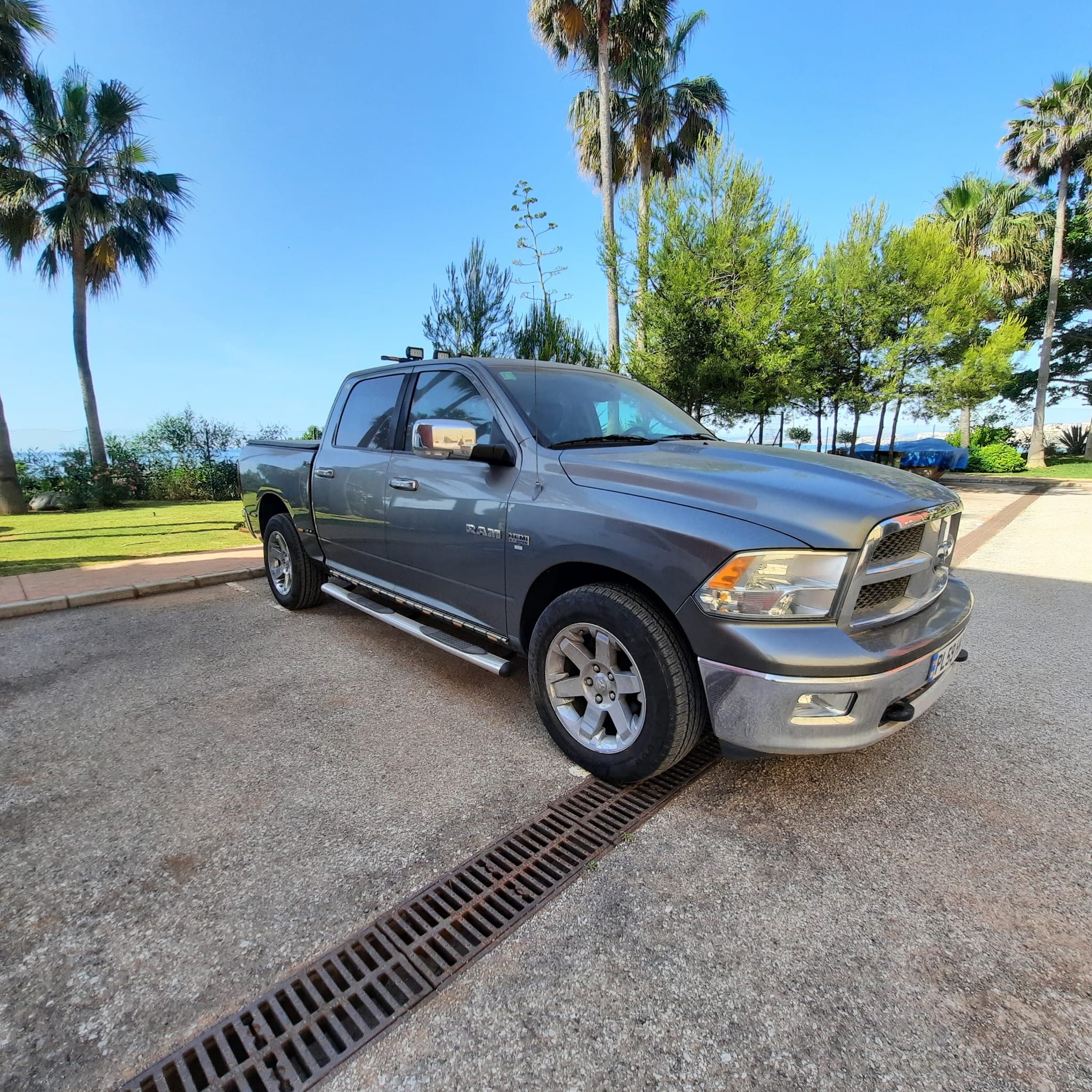 FOR SALE - Luxury 11 MTR American Camper Trailer - Olive Press News Spain