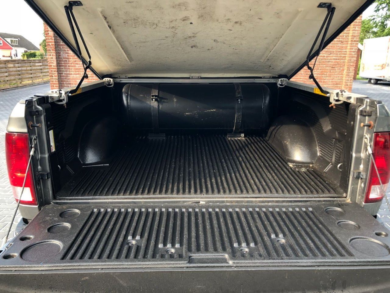 FOR SALE - Luxury 11 MTR American Camper Trailer - Olive Press News Spain