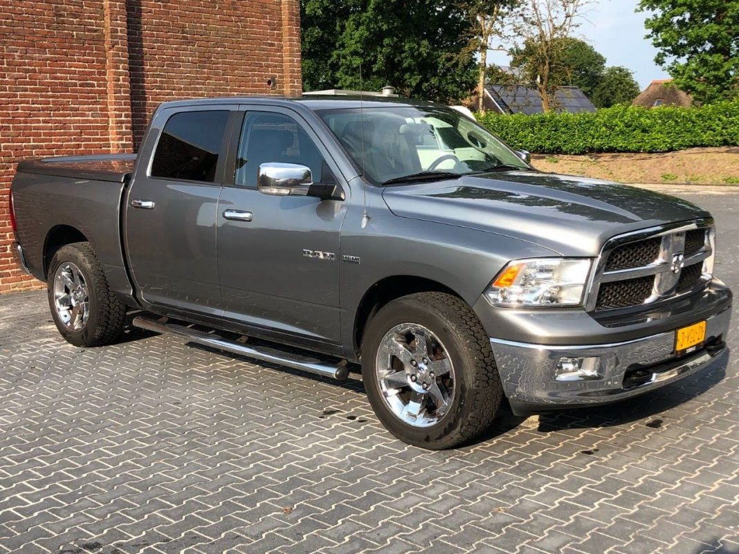 FOR SALE - Luxury 11 MTR American Camper Trailer - Olive Press News Spain