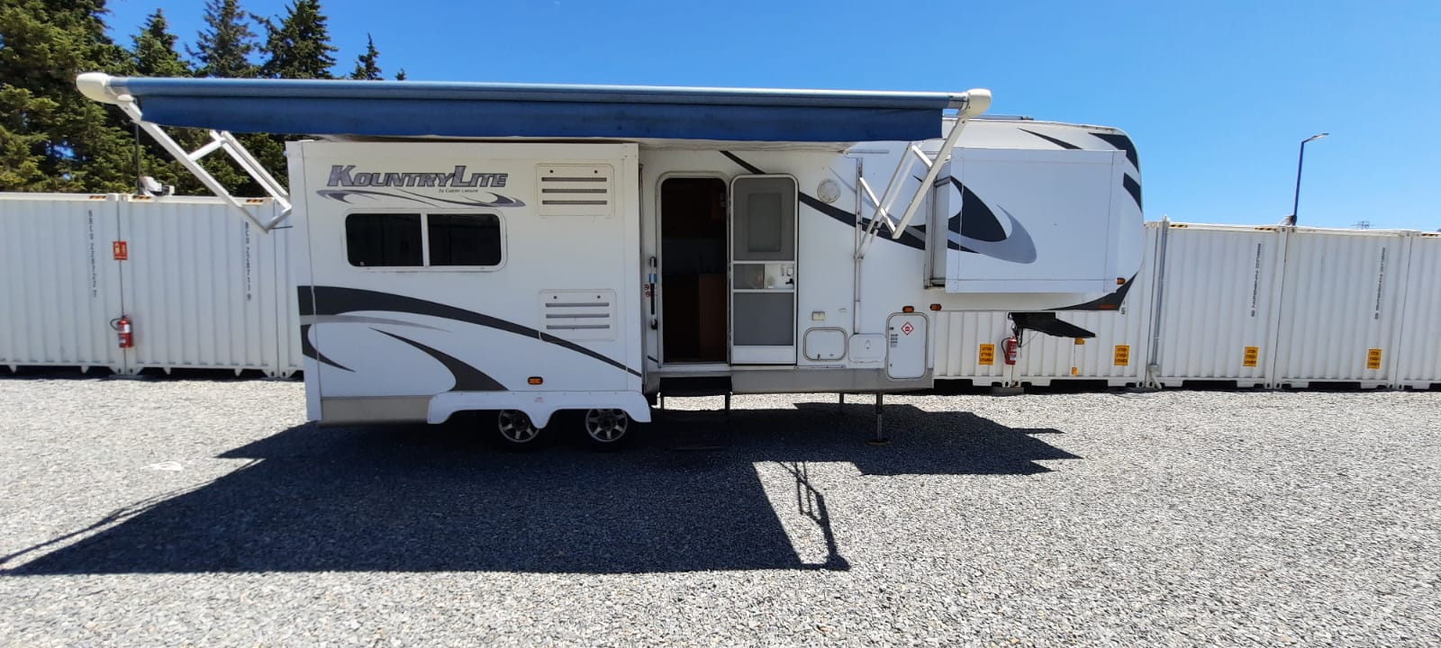 FOR SALE - Luxury 11 MTR American Camper Trailer - Olive Press News Spain