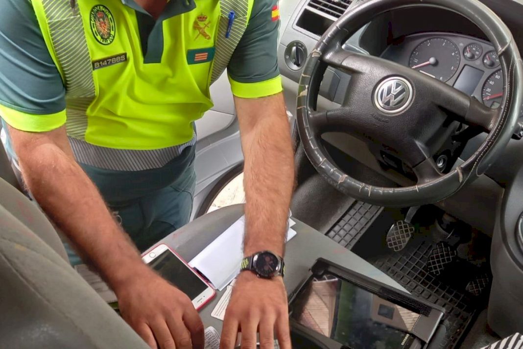 Written driving test scam had answers beamed in from parked minivan in ...