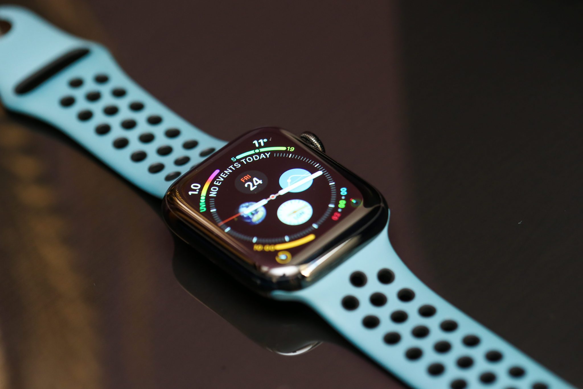 Quick-thinking Spanish doctor uses Apple Watch to diagnose heart attack ...