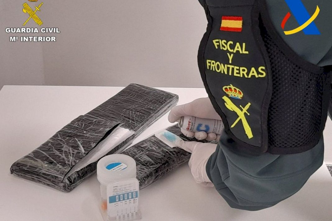 Suitcase with hidden cocaine stash arrives at Costa Blanca airport in ...