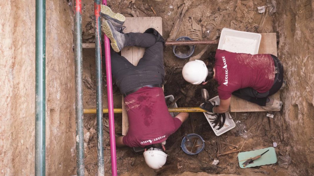 Two-thirds of mass graves containing Franco era victims have been ...