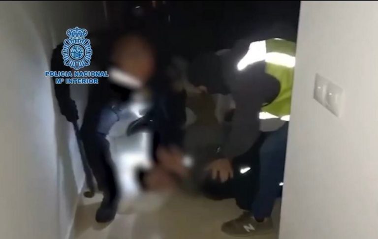 Snow and strong winds cause problems in northern mountains of Spain's ...