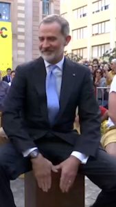 Man of the People: King Felipe VI stuns flamenco box players in Cadiz ...