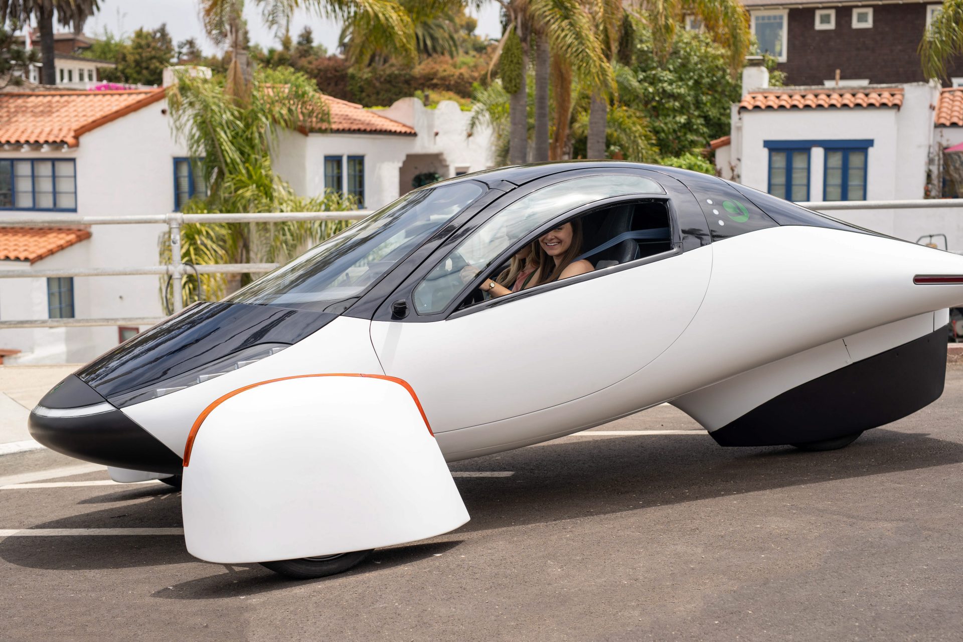 Driving on sunshine: Are solar cars the future? - Olive Press News Spain