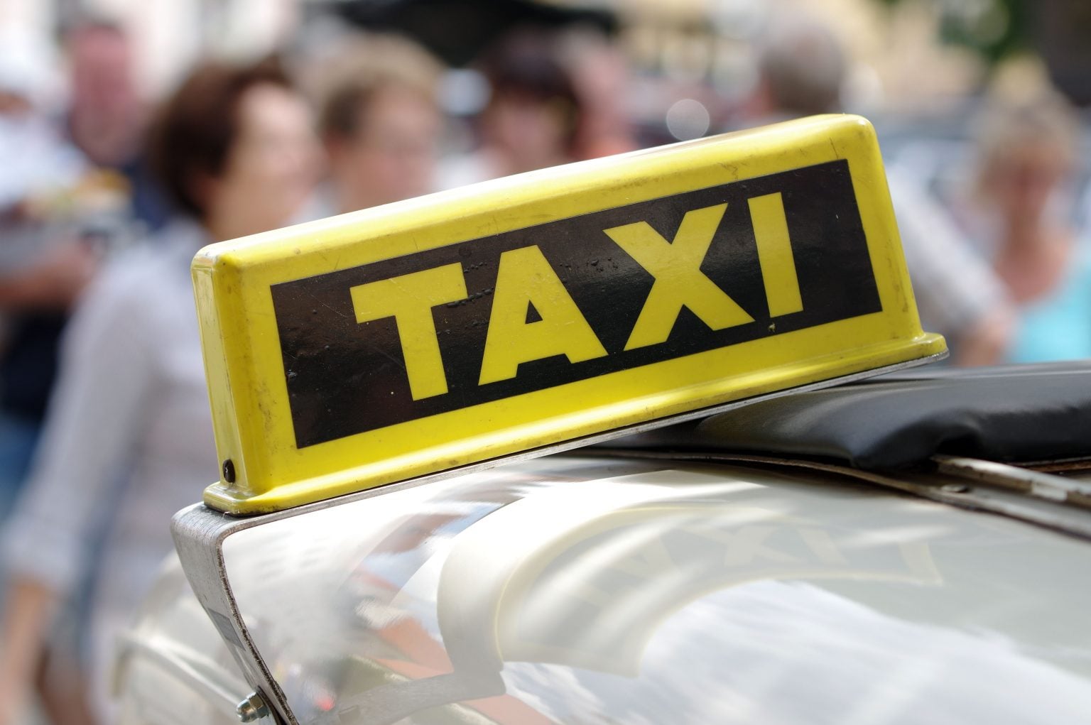 Costa del Sol taxi driver punches drunk Irish passenger who he threw ...