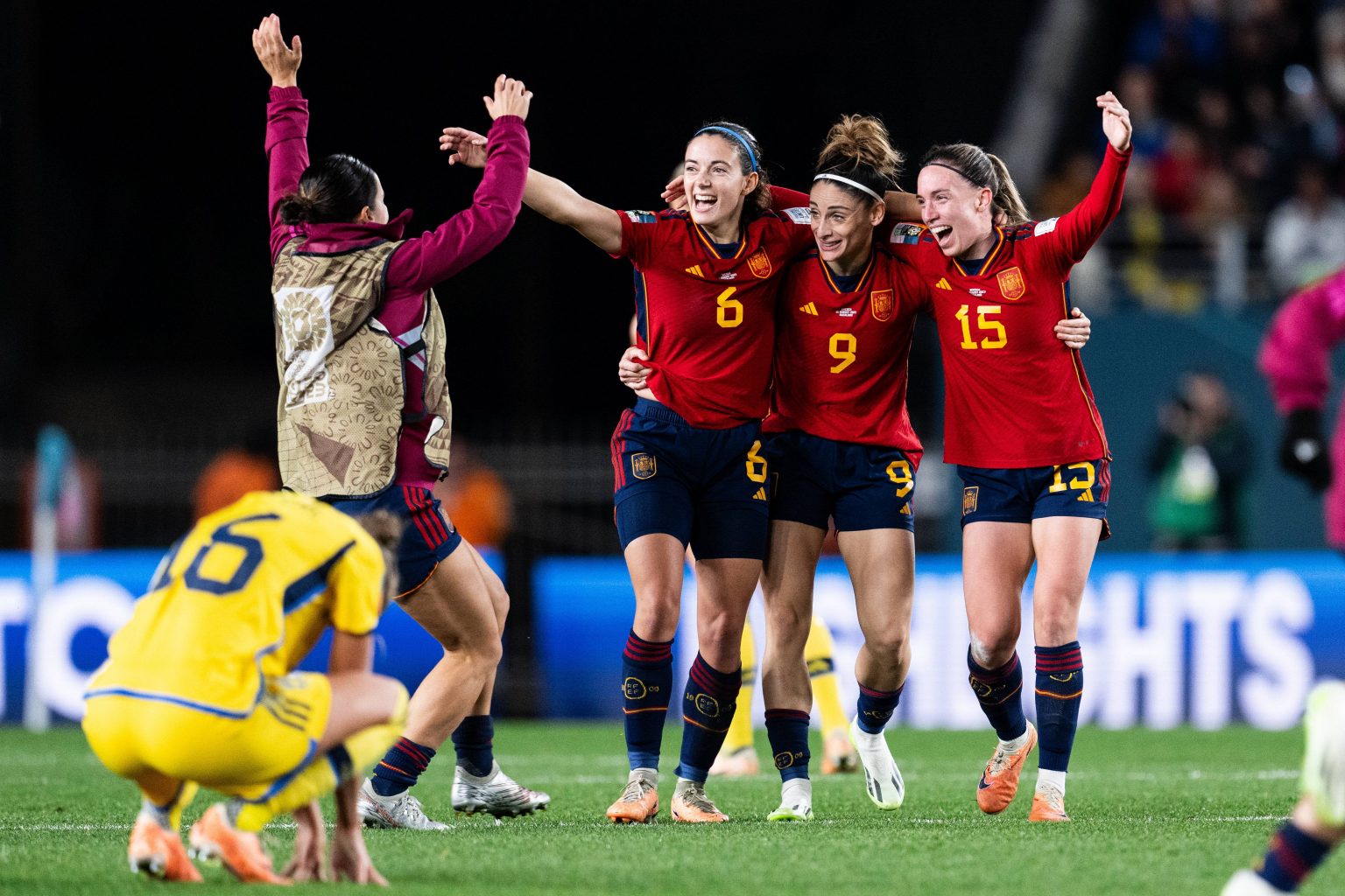 Spain clinch dramatic winner to make it to women's World Cup final and ...