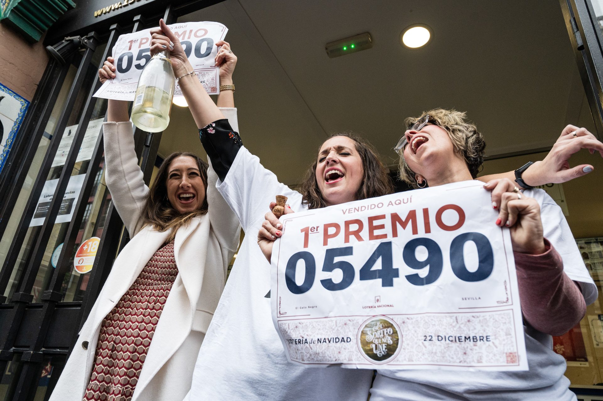 Can I play in Spain's famous Christmas Lottery and how much can I win ...