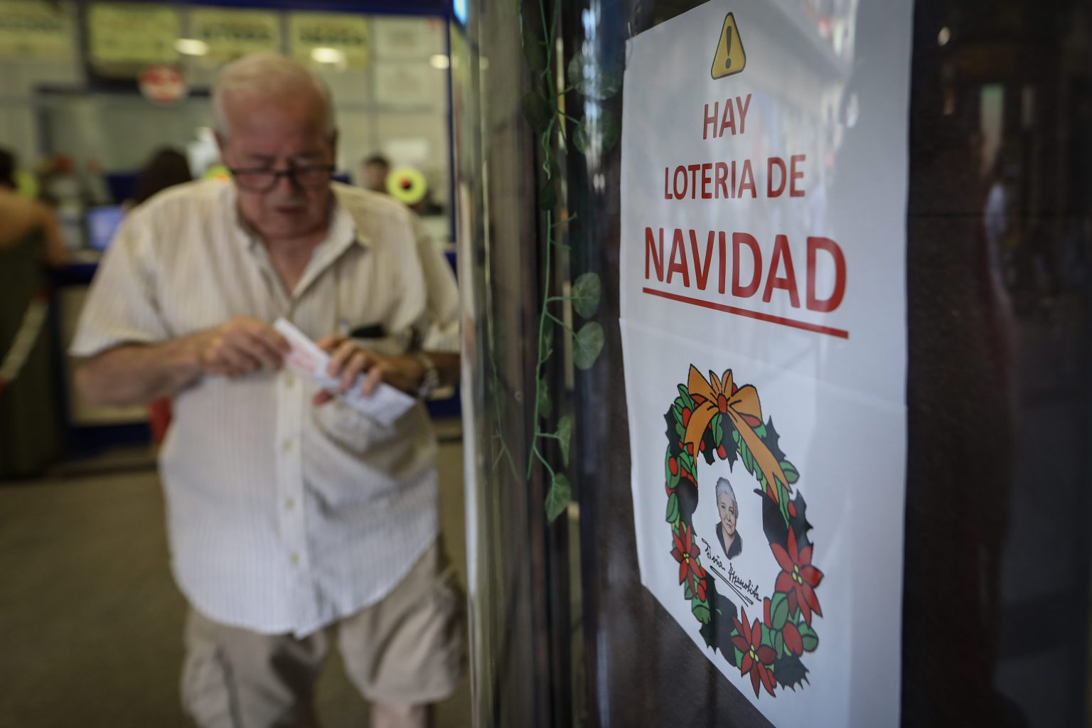 Can I play in Spain's famous Christmas Lottery and how much can I win ...