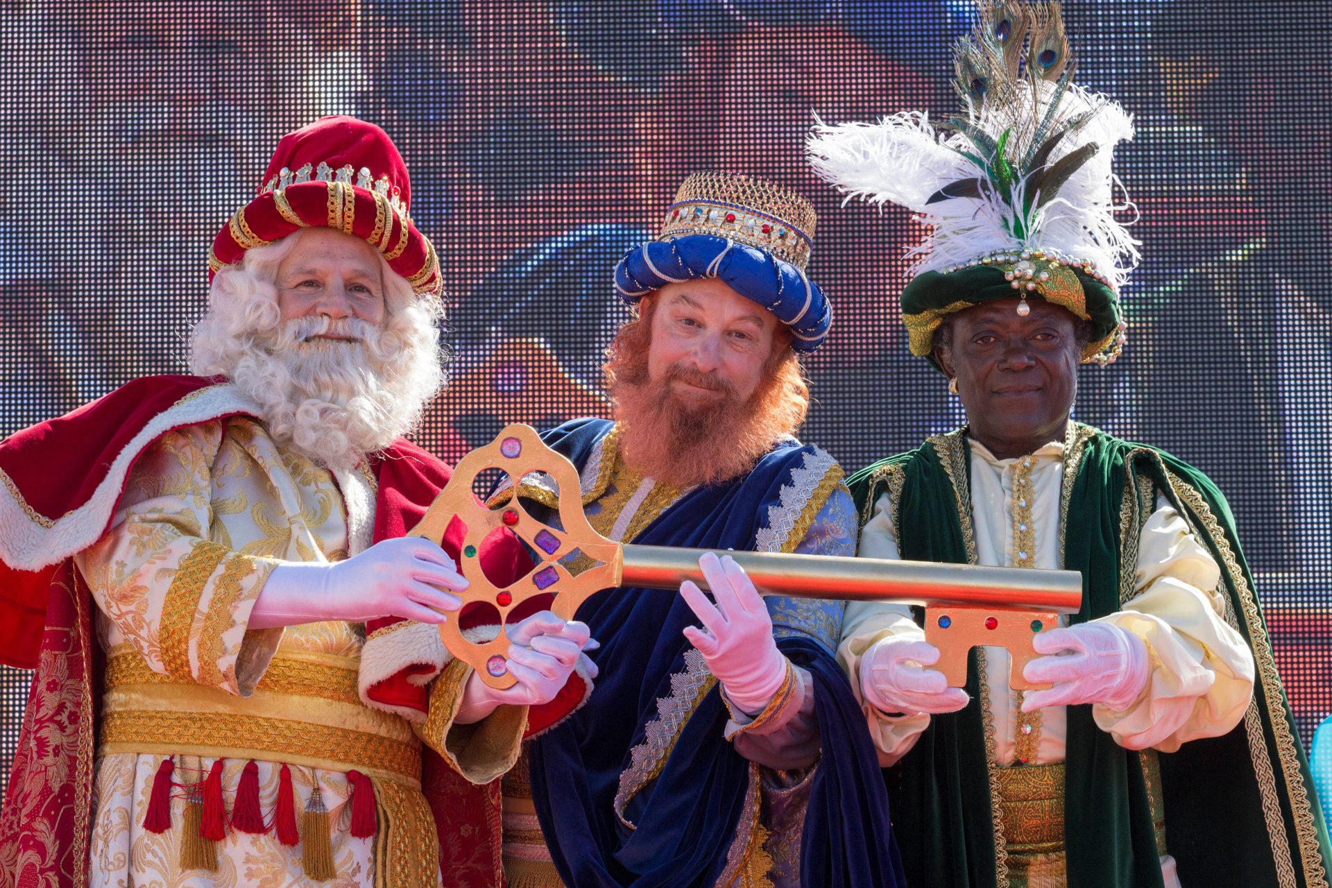 Travelling in style: The Three Kings will arrive by boat and HELICOPTER ...