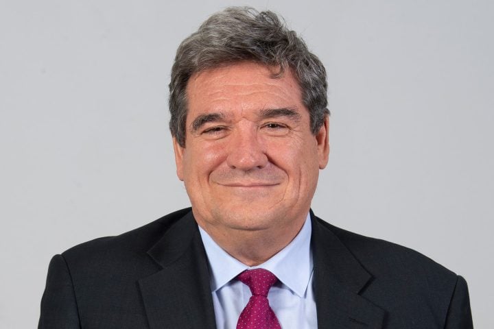 Spain gets €15.7 BILLION cloud service boost from Amazon in country's ...