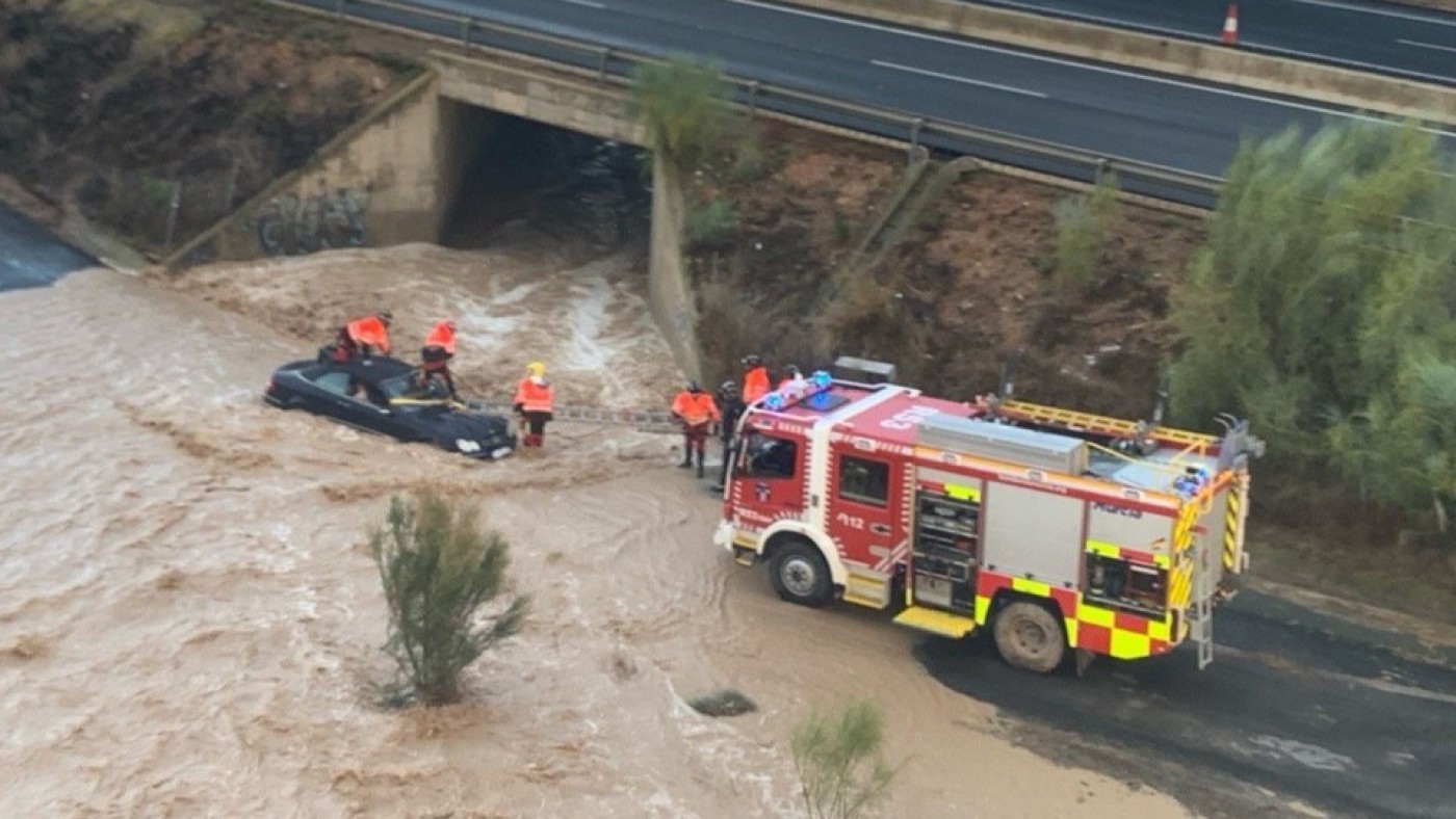 Flash floods lead to nearly 100 emergency rescues in Murcia with people ...