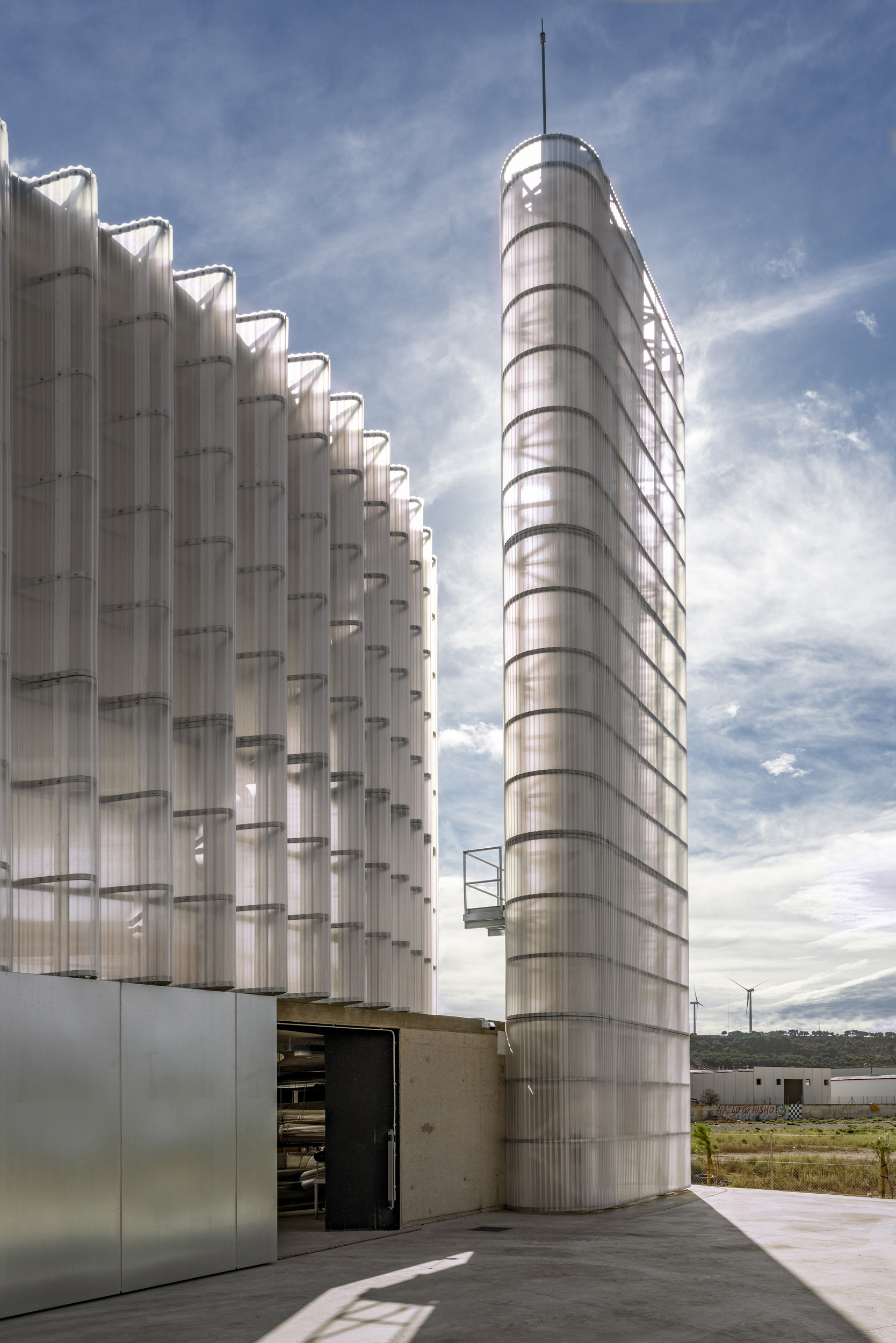 IN PICTURES: New 'lantern-like' translucent power plant in Spain will ...