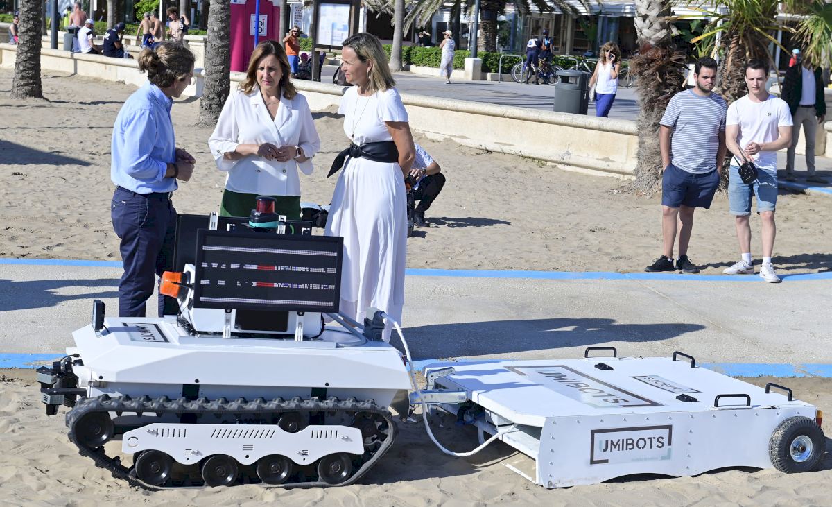 Spain debuts the world's first ever beach-cleaning robot: AI powered ...