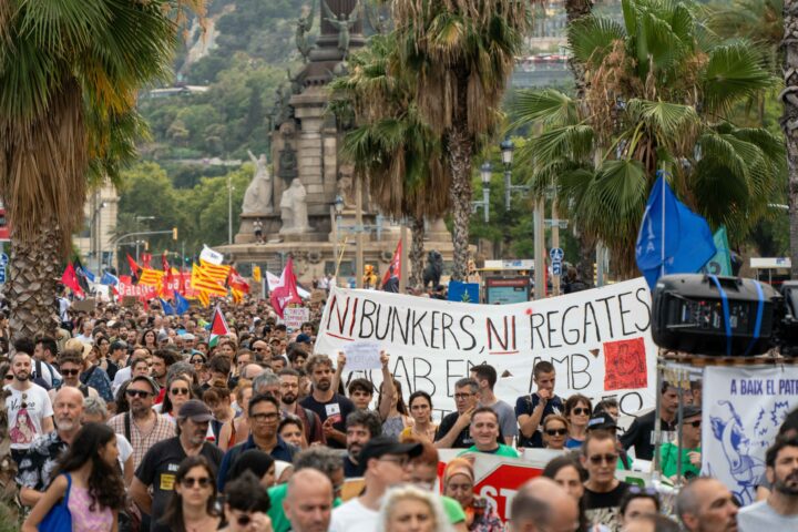 Anti-tourism protests reach Barcelona: Thousands of locals take to the ...