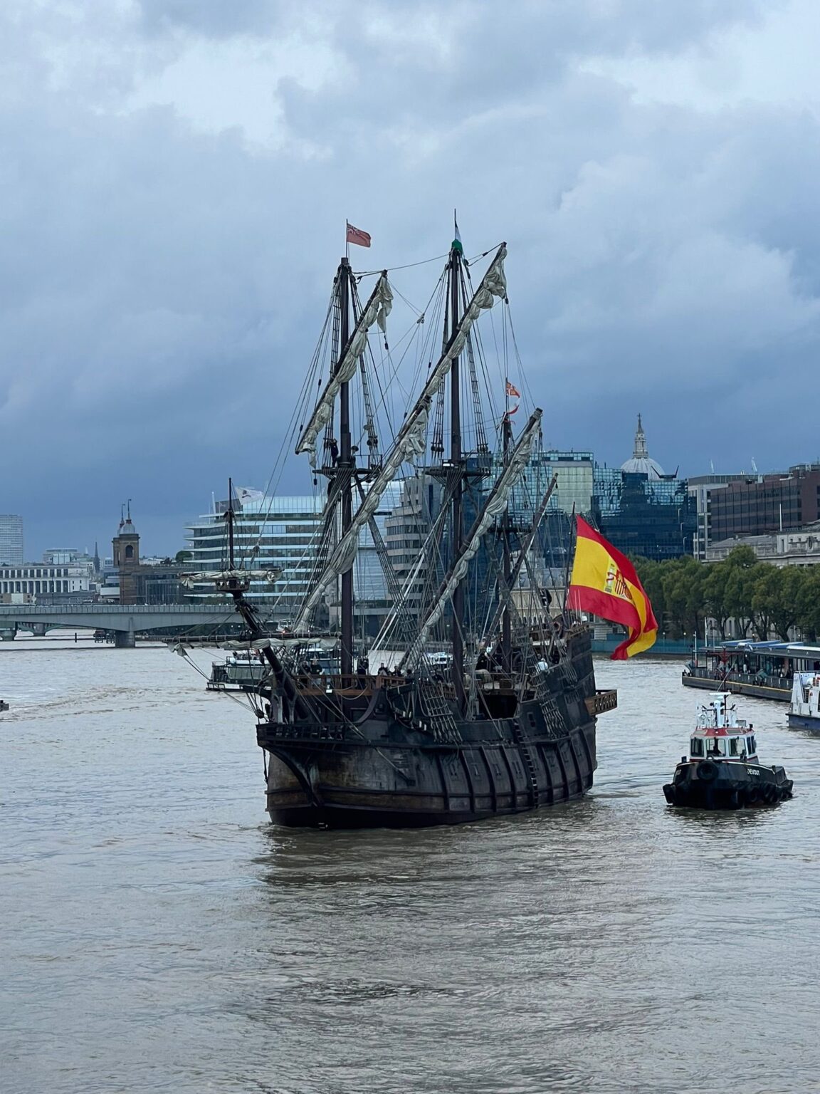 PICTURED: 17th century Spanish galleon enters British waters as ...