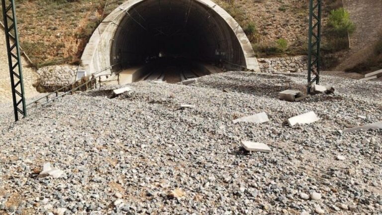 Valencia faces WEEKS without high-speed rail links after floods ...