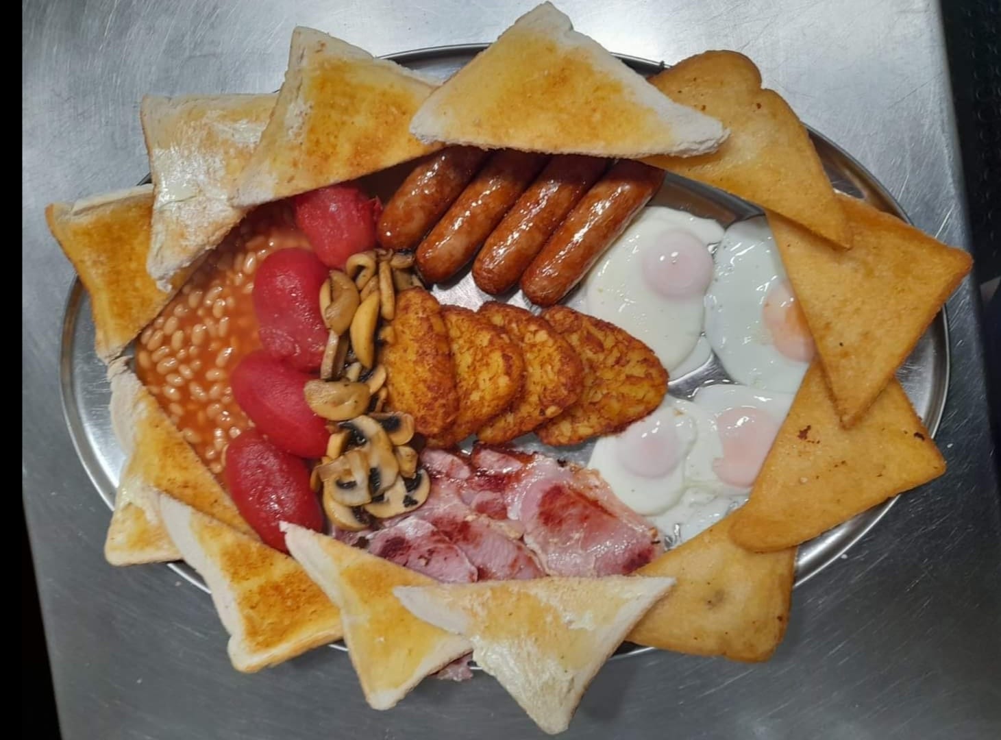 Bargain full English 'belly buster' challenge takes Benidorm by storm ...