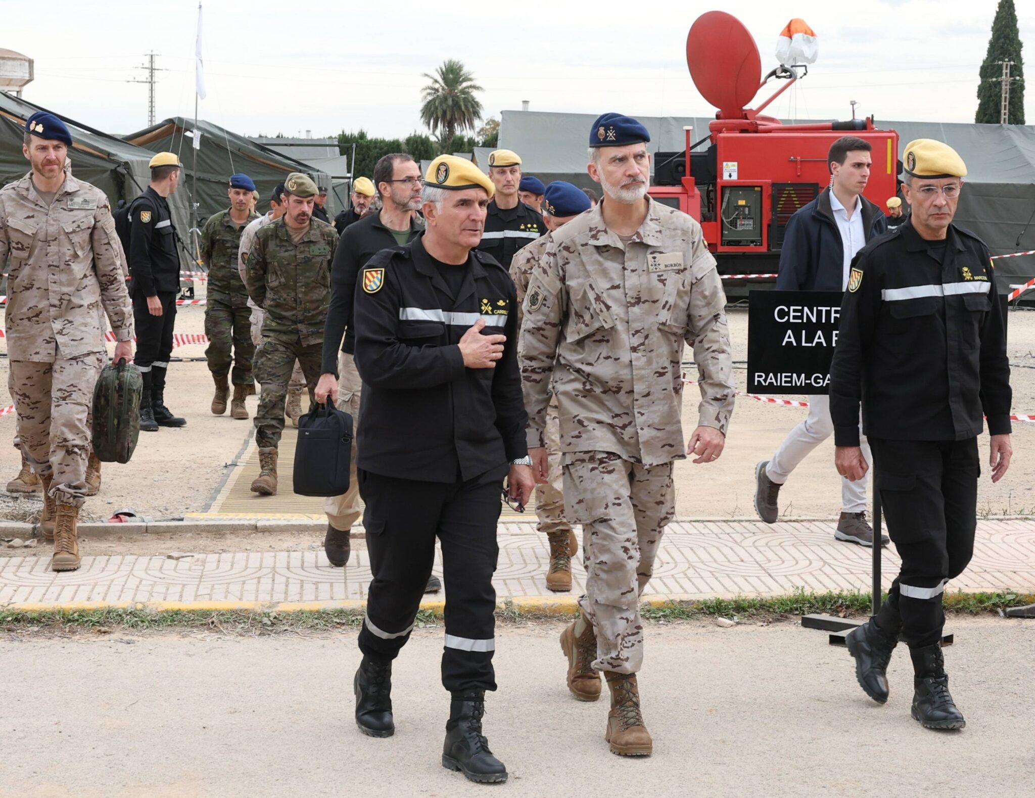 King of Spain praises work of armed forces during visit to Valencia ...