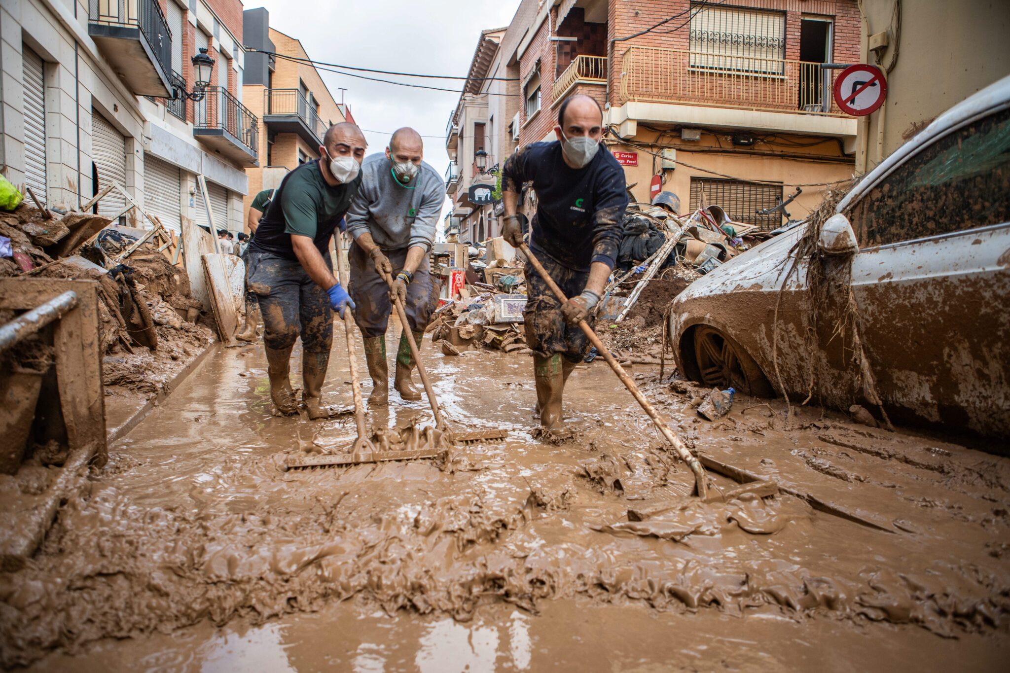 Spain's government blames climate change for Valencia flood disaster ...
