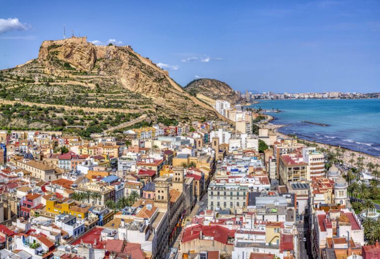 Alicante extends moratorium on new tourist accommodation licenses to ...