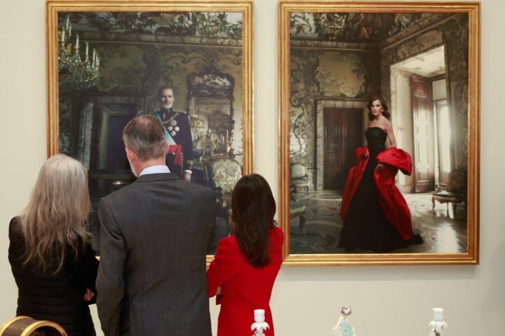 World famous photographer shows off striking new portraits of the King ...