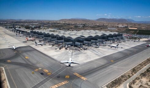 Spanish police board TWO planes upon arrival in Alicante from Britain ...