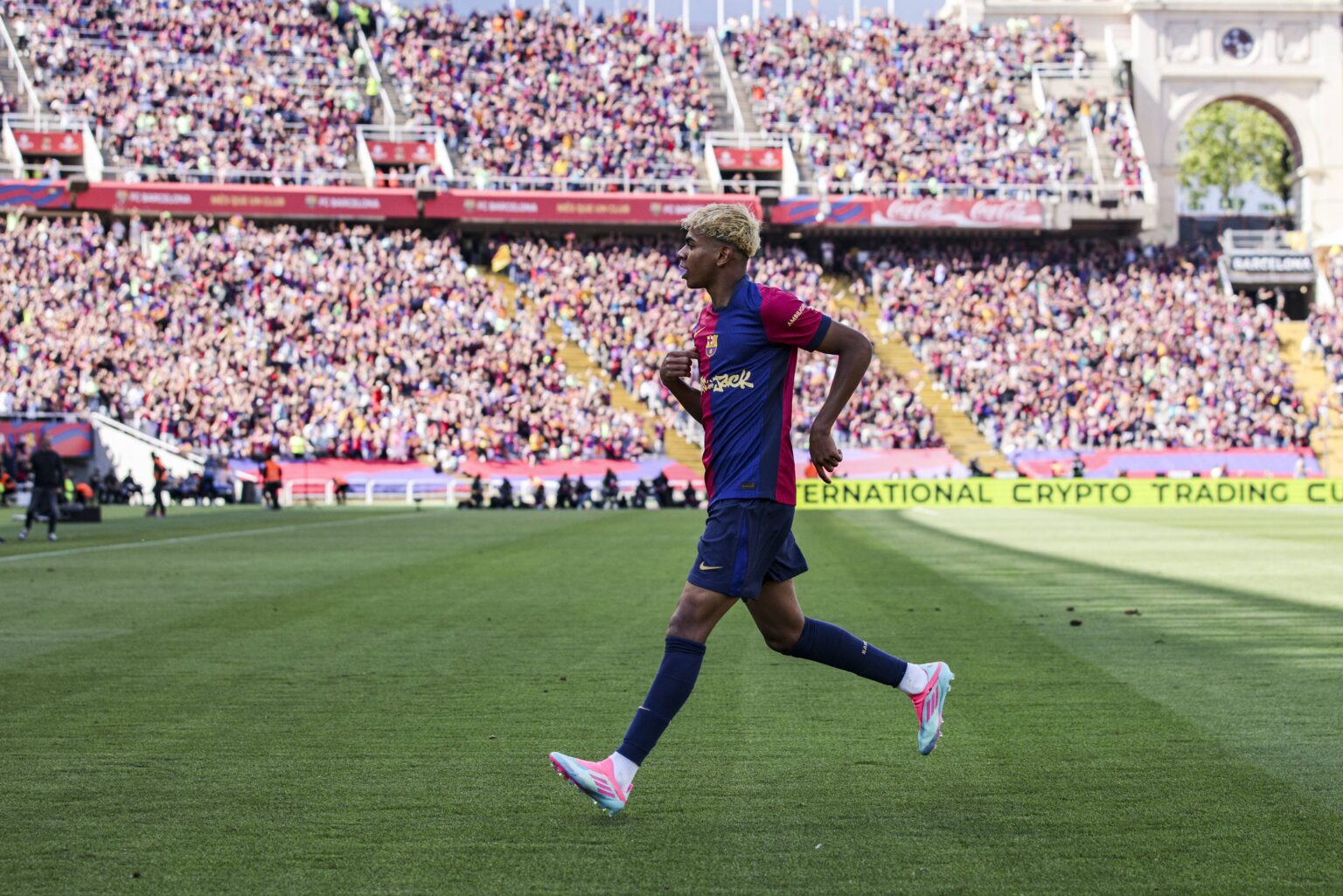 WATCH: Clueless French tourists ask football superstar Lamine Yamal to ...